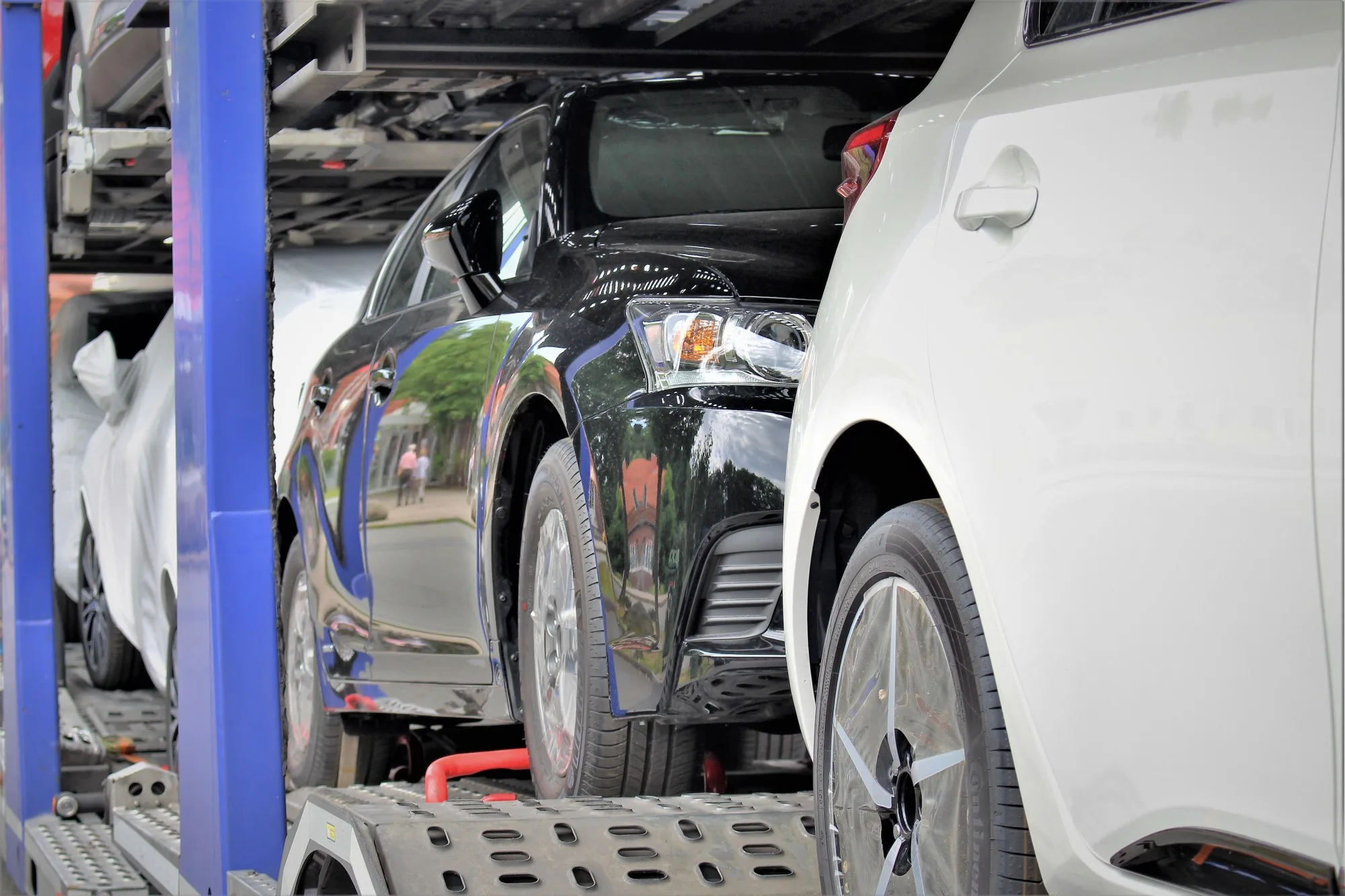 Are you considering hiring a car shipping service?